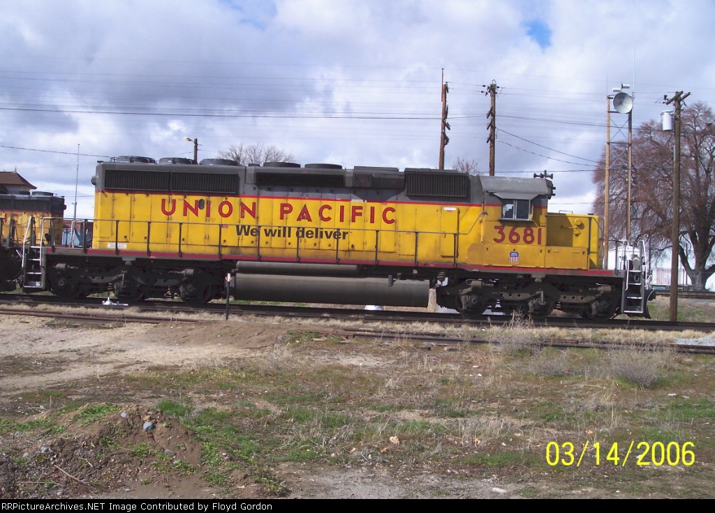 UP 3681 SD40-2